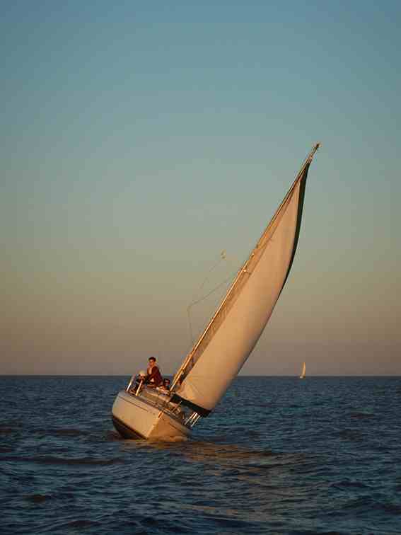 NAVELA - Curso de timonel y navegación a vela